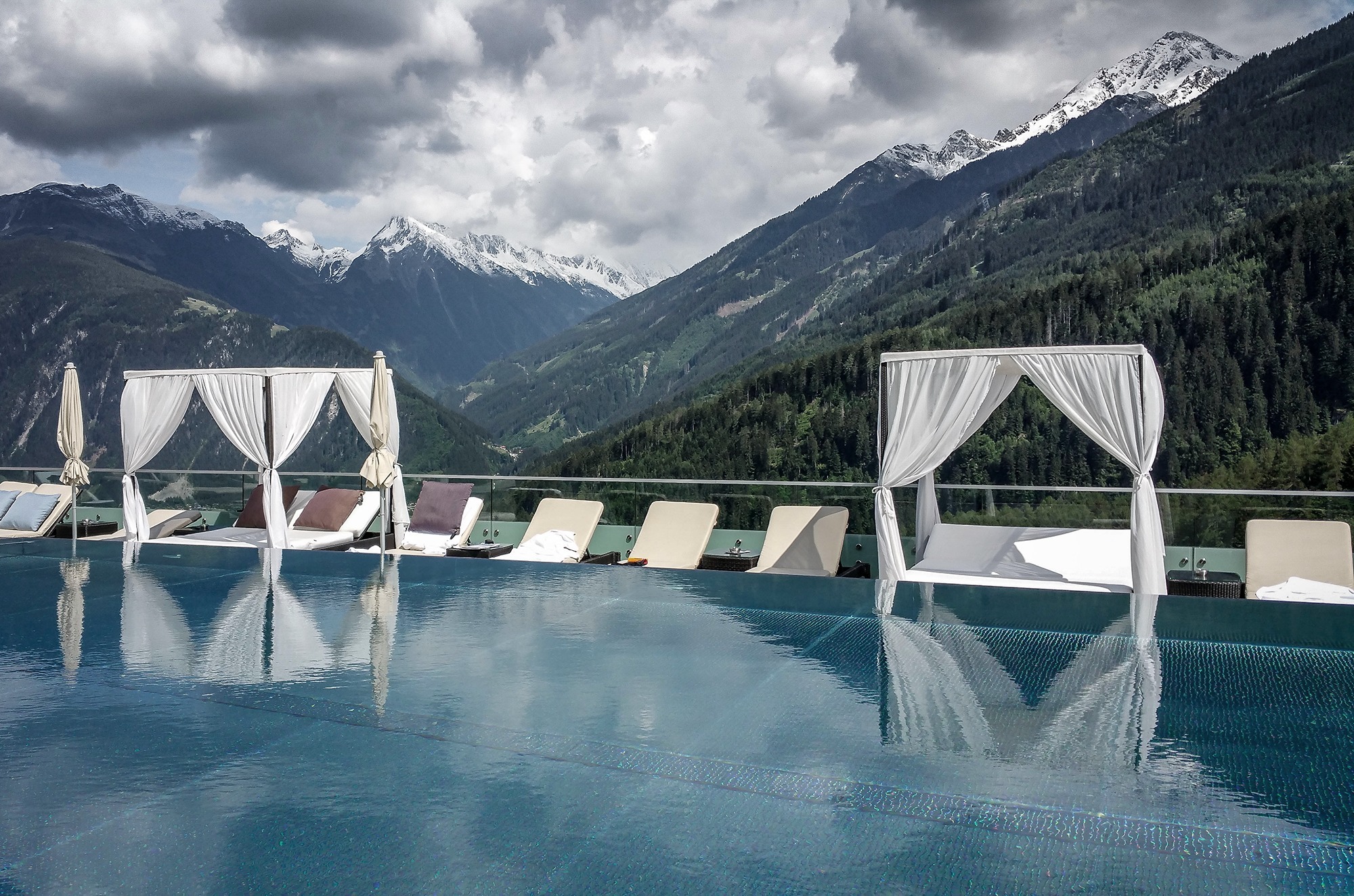 STOCK Resort - Lifestyle-Insider.com